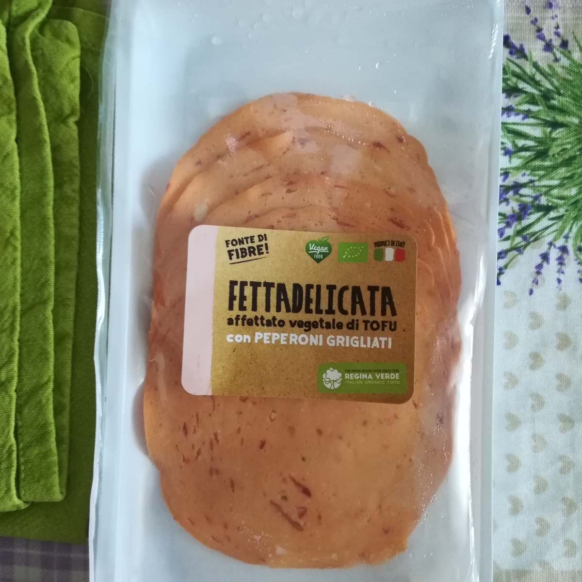 Fetta Delicata-affettato Vegetale di Tofu con Peperoni grigliati from ...