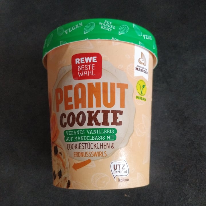 REWE Beste Wahl Peanut Cookie Ice Cream Review | abillion