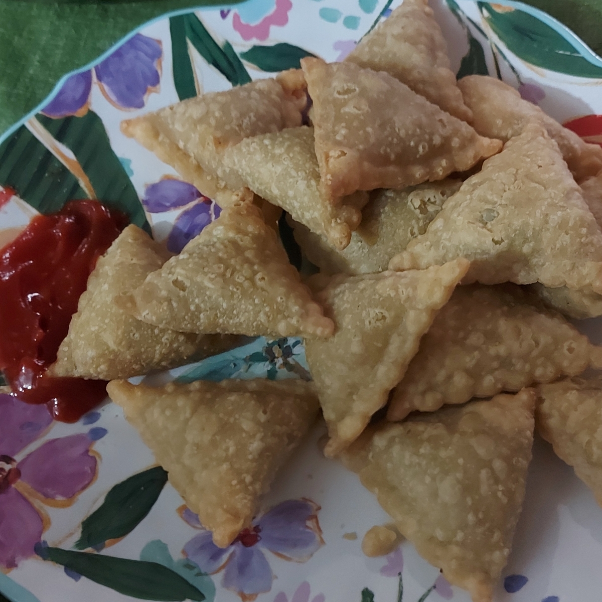Potatoes and Peas Samosas from Brar's - Vegan Product Reviews & Ratings ...