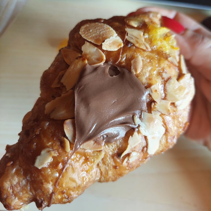 Panificio Menchetti Perugia, Italy Cornetto Vegano Review | abillion