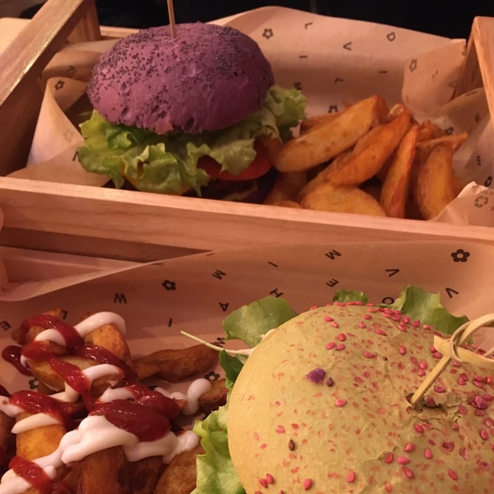 Flower Burger Milano, Italy Spicy Cecio Review | abillion