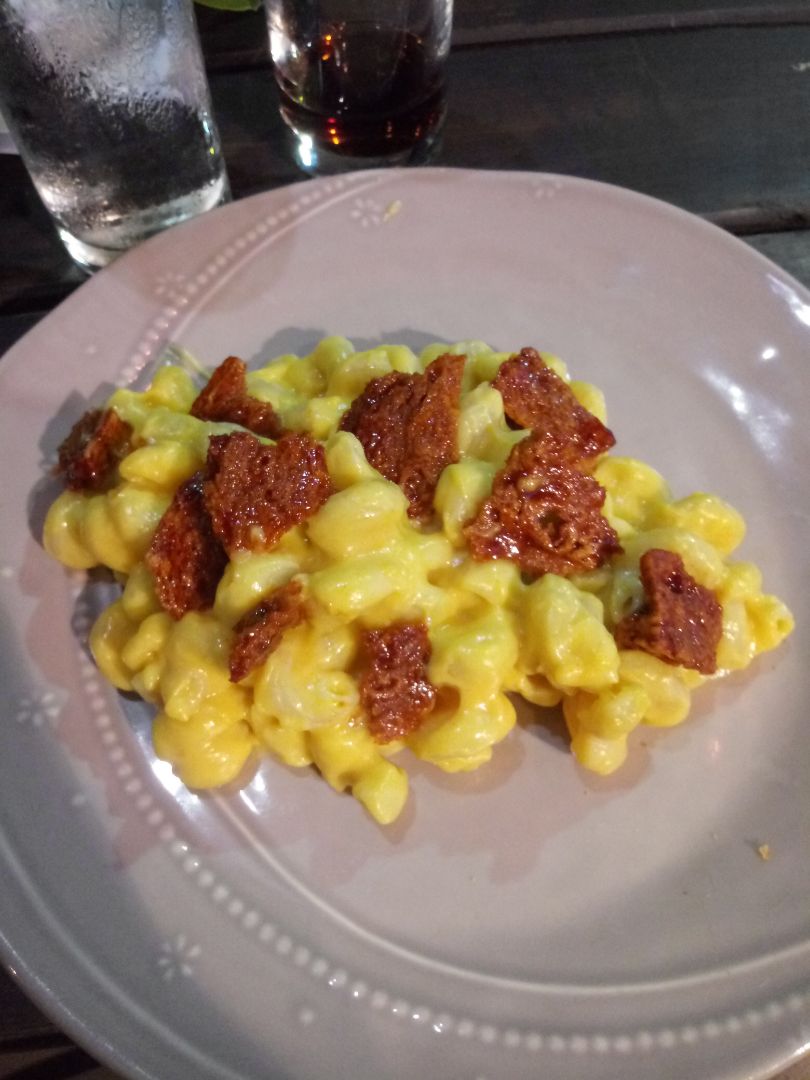 Mac And Cheese With Crispy bac'n from Vegeata - Vegan Product Reviews ...