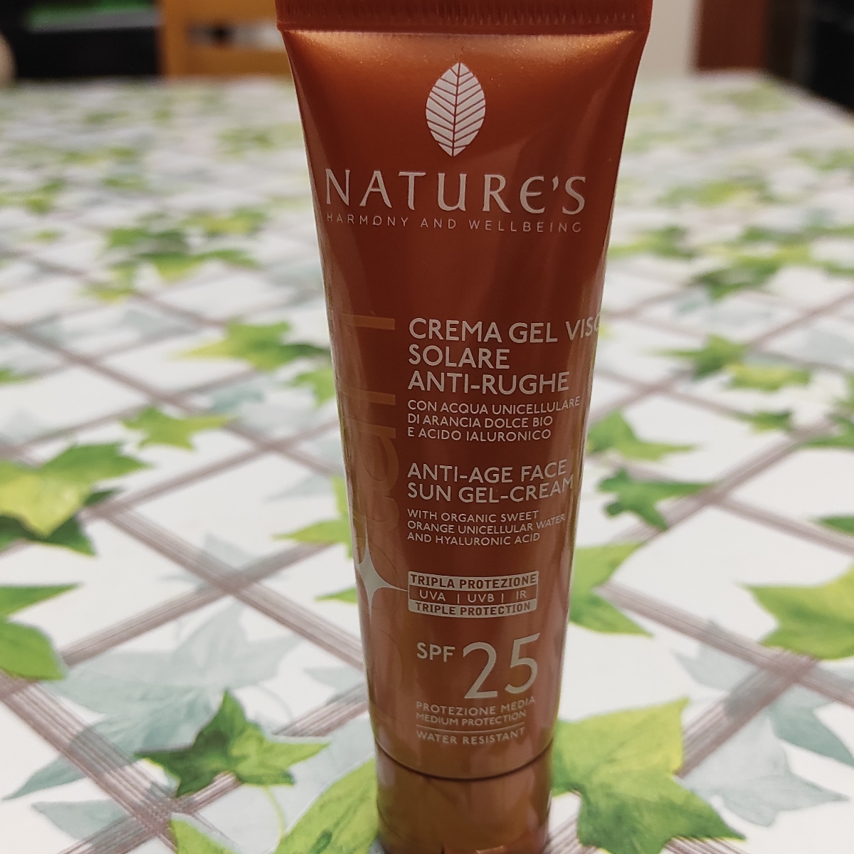 Crema viso solare SPF 25 from Nature's - Vegan Product Reviews ...