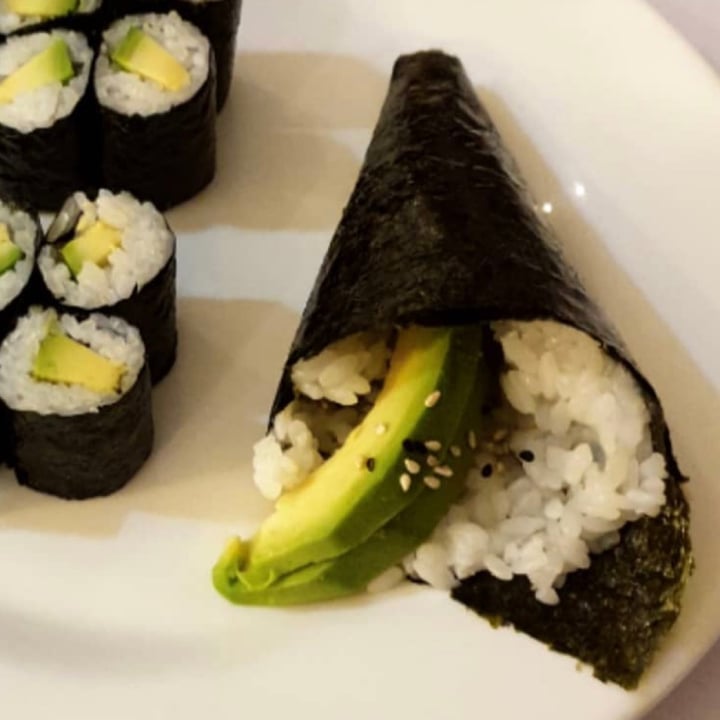 Sen Sushi Genova, Italy Temaki Avocado Review | abillion
