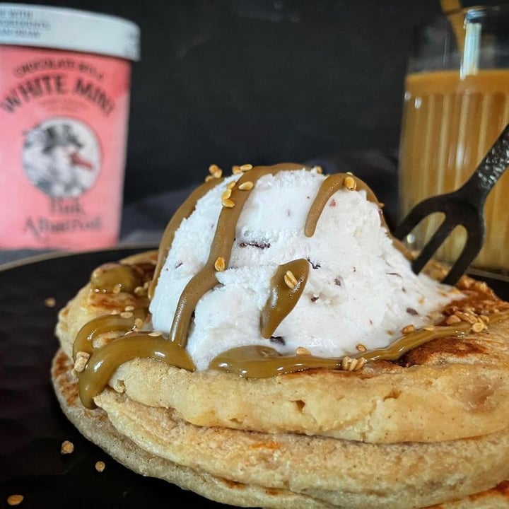 Pink Albatross Chocolate bits & White Mint Review | abillion