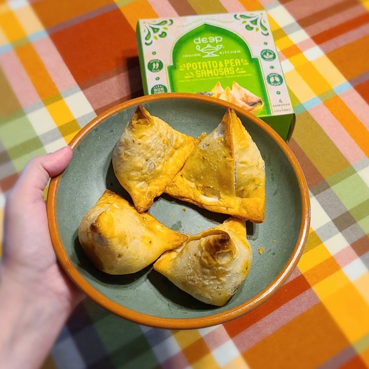 Deep Indian Kitchen Potato & Pea Samosas Review | abillion