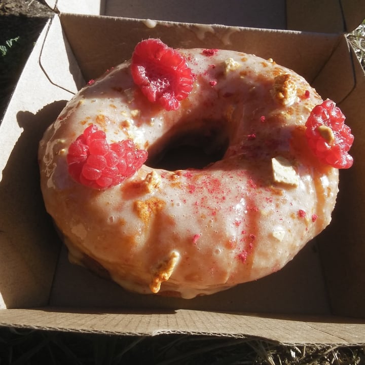 Smith and Deli Fitzroy, Australia Raspberry Honeycomb Donut Review ...