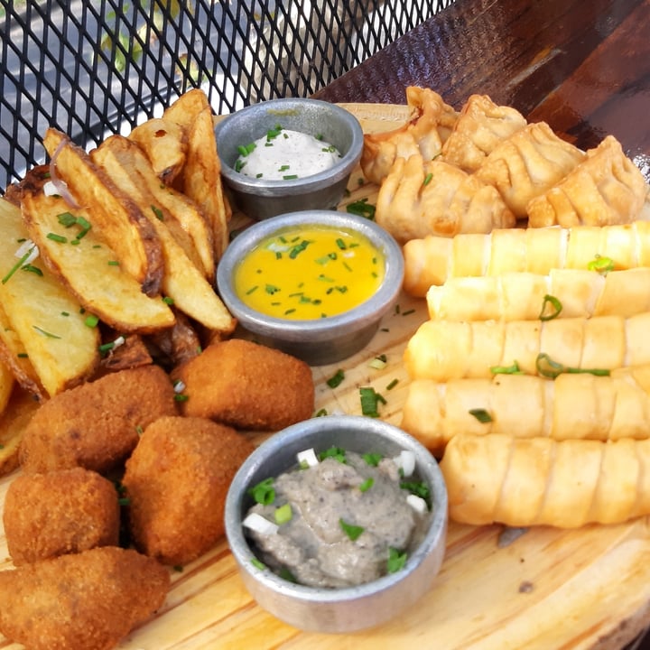 Red Frog Beer House Villa Ballester, Argentina Picada Fiesta Vegana ...