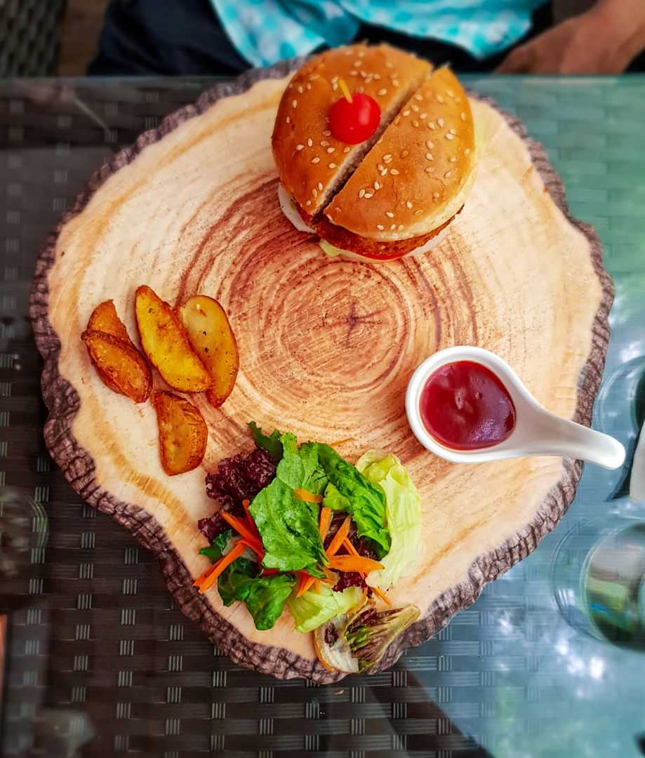 Mock Chicken burger at Earthlings' Cafe, Mumbai - Vegan Dish Reviews ...