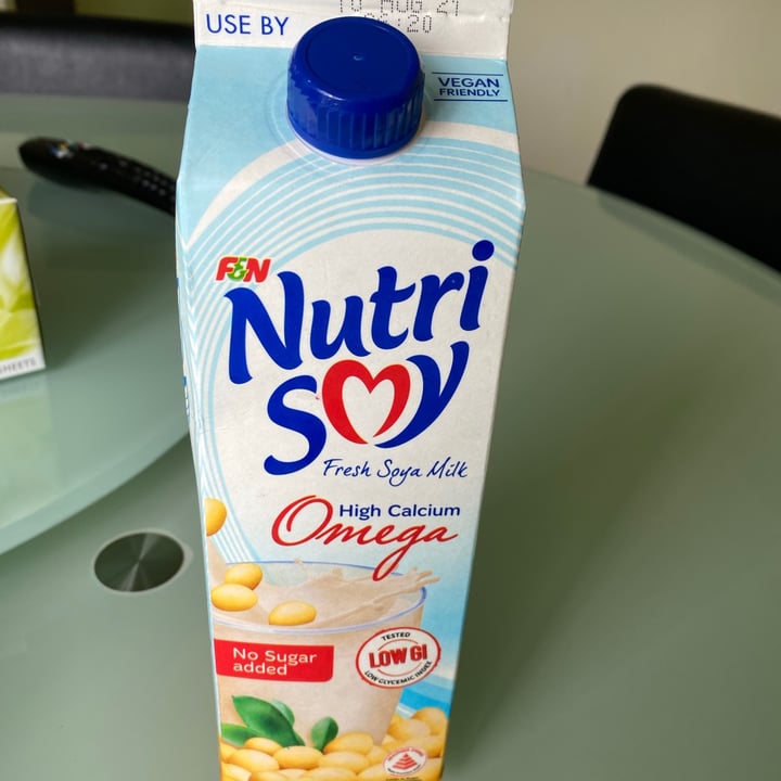 F&N Nutrisoy Fresh Soya Milk High Calcium & Omega No Sugar Added Review ...