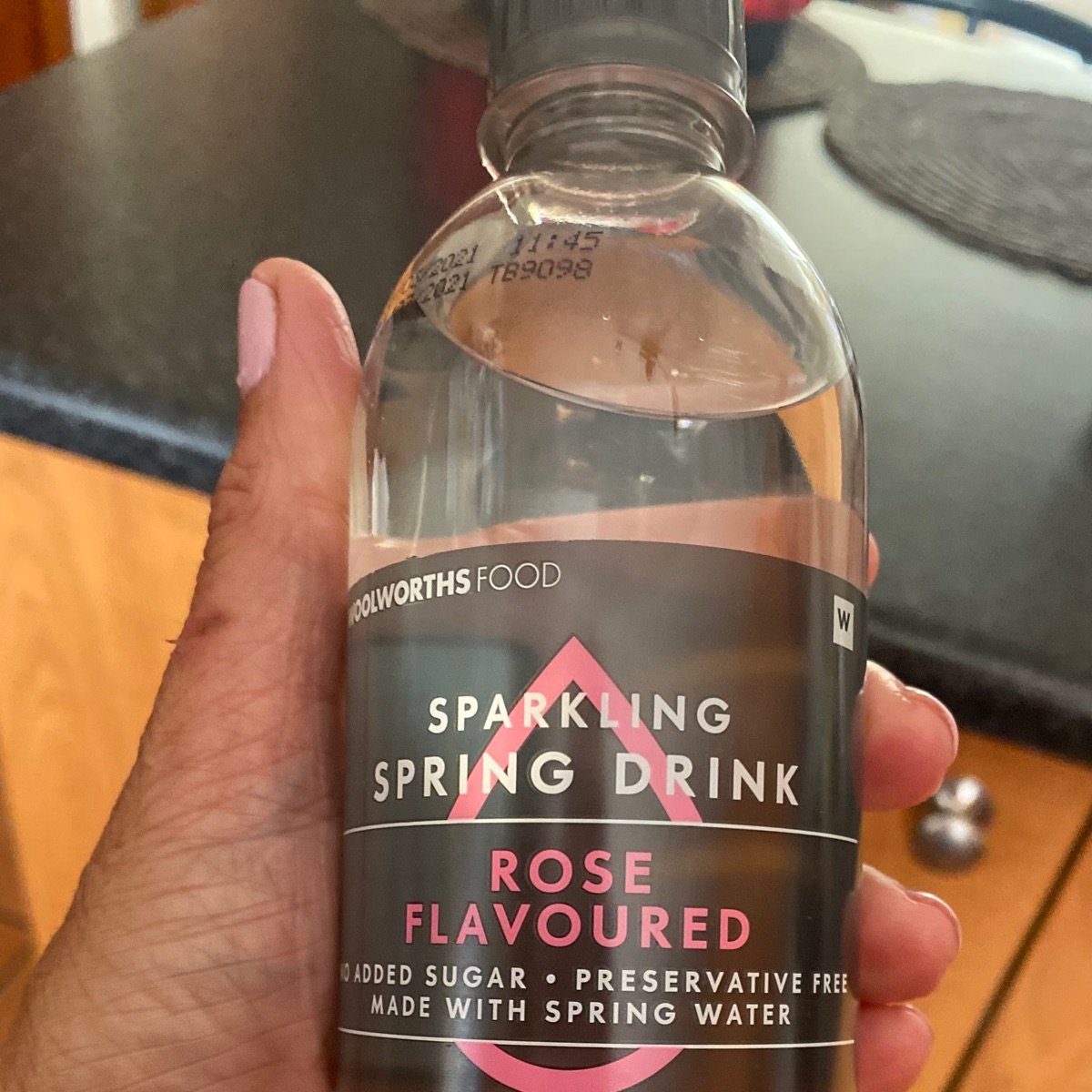 Sparkling water rose from Woolworths Food - Vegan Product Reviews & Ratings | abillion