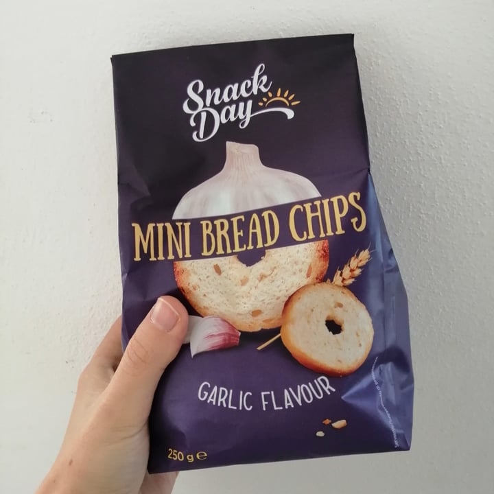 Snack Day MINI BREAD CHIPS garlic flavour Review | abillion
