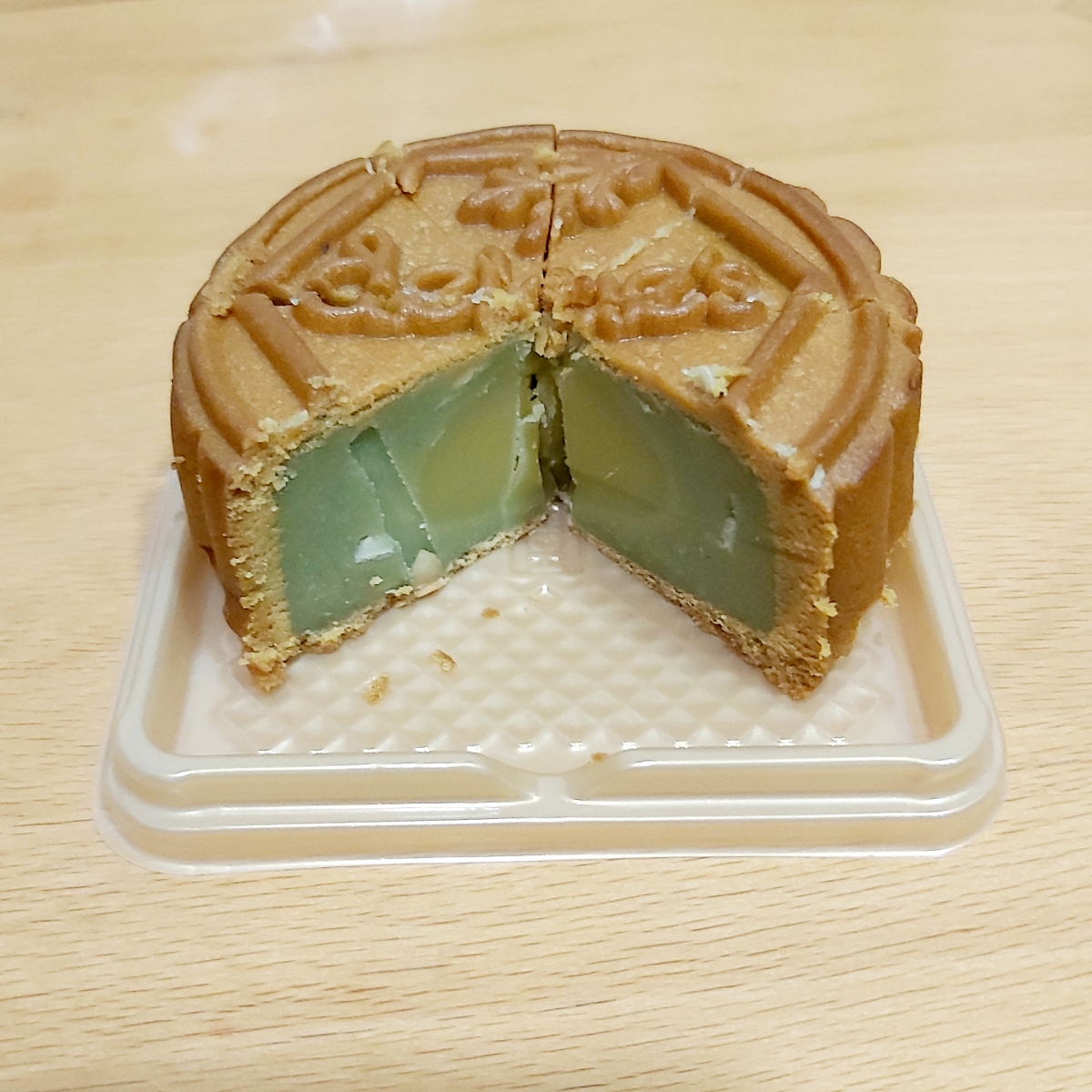 No Cane Sugar Pandan Lotus With Salted Mung Bean Mooncake from Delcie's ...