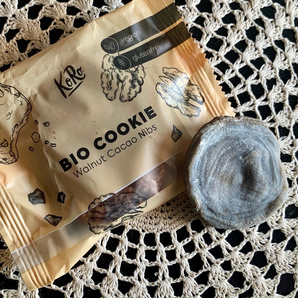 Bio Cookie Walnut Cacao Nibs from Koro - Vegan Product Reviews ...