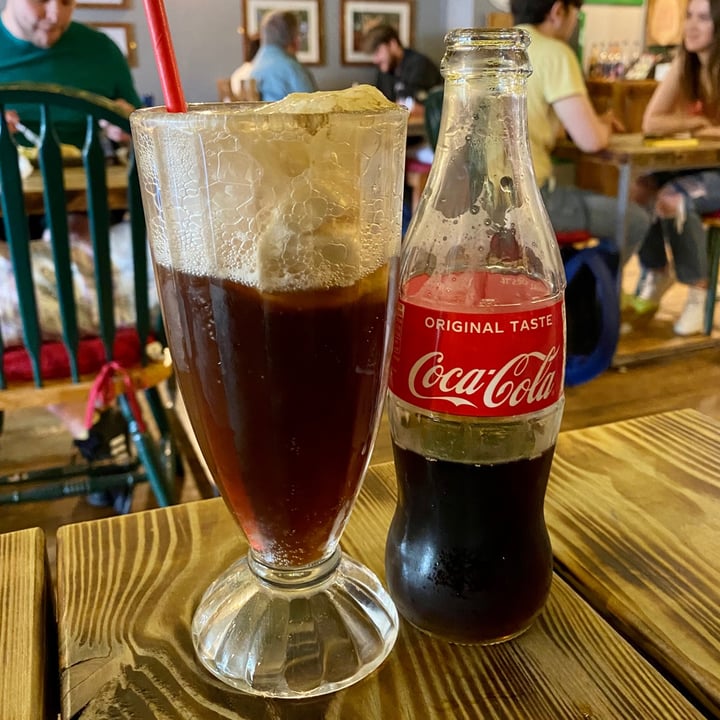 Super Natural Cafe United Kingdom Coke Float Review | abillion
