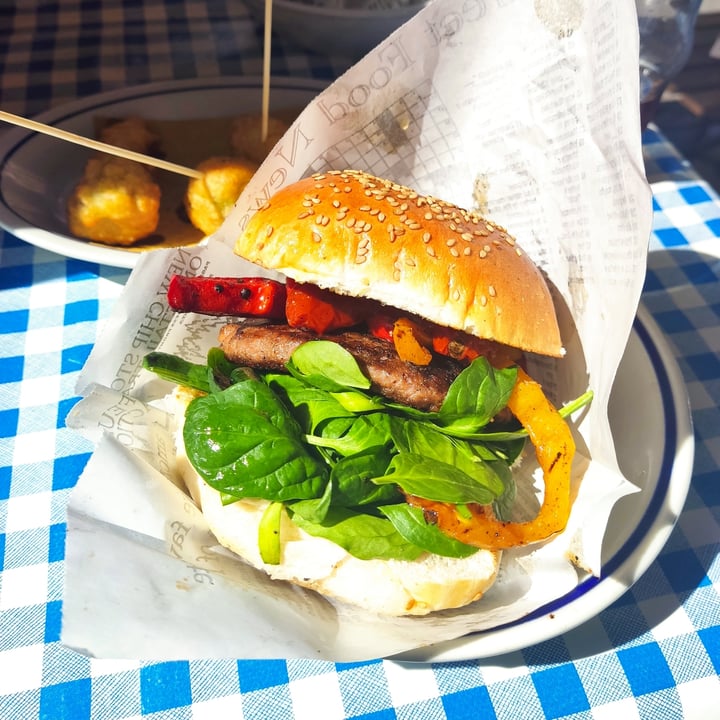 SPECIAL Hamburger & Italian Fast Food Milano, Italy Beyond Meat Burger ...