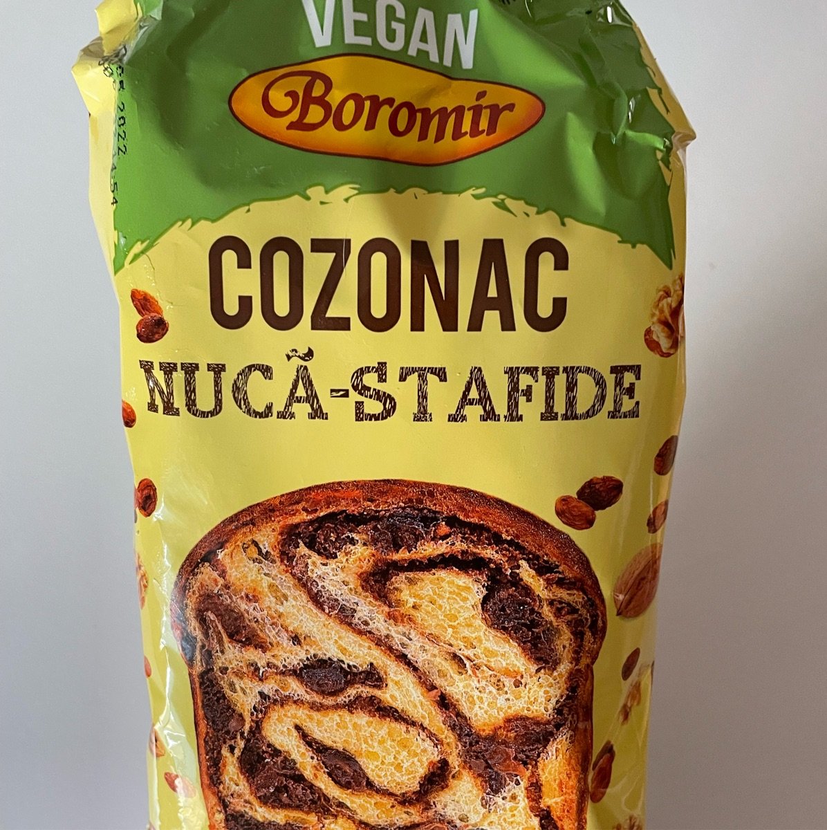 Cozonac nuca-stafide from Boromir - Vegan Product Reviews & Ratings ...