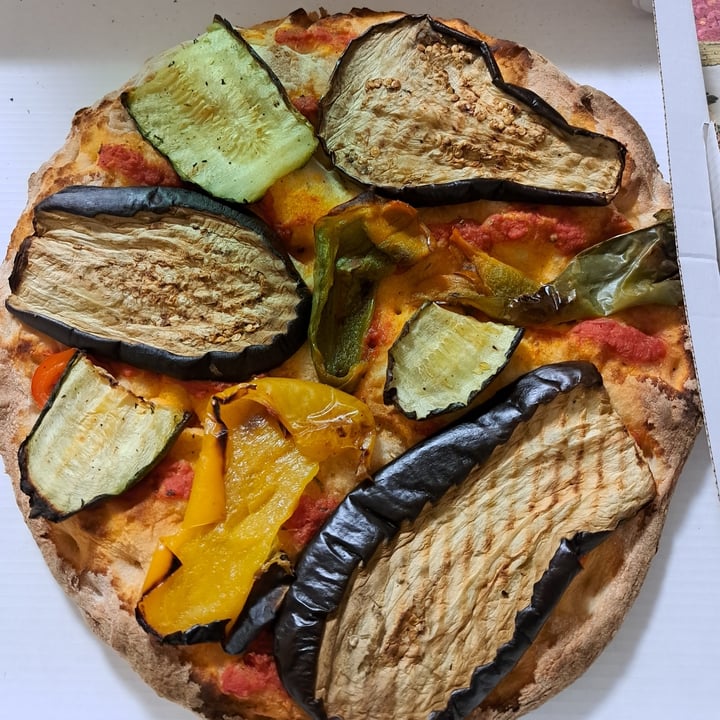 Le Sisters Scannabue, Italy Pizza con verdure grigliate Review | abillion