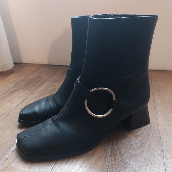 Mireia Playà Vegan Ivette Review | abillion