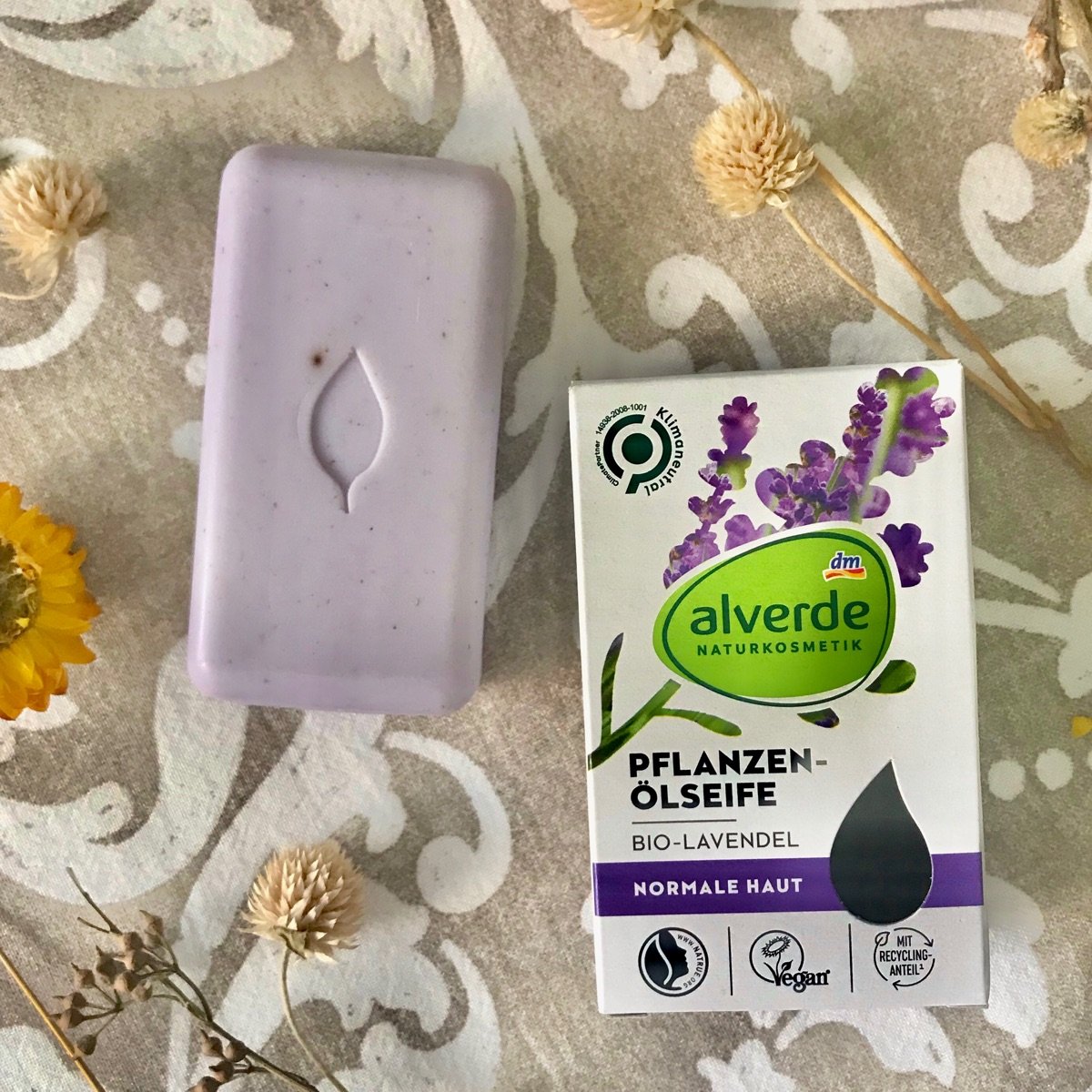 Pflanzen-Ölseife bio-lavendel from Alverde Naturkosmetik - Vegan ...