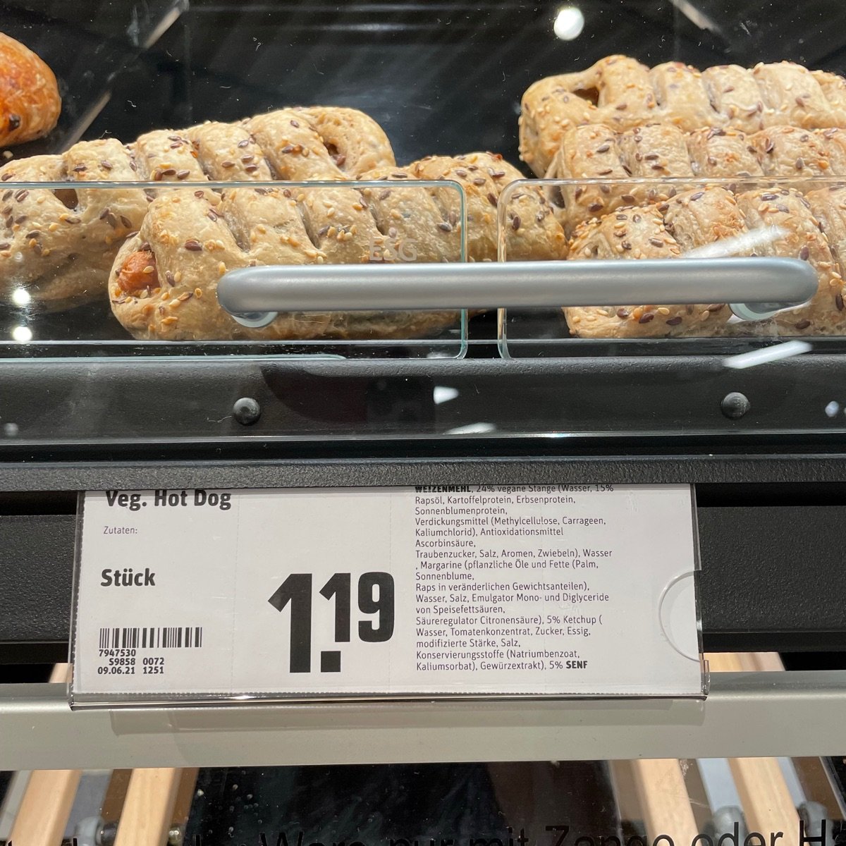 Veg. Hot Dog from Rewe To Go - Vegan Product Reviews & Ratings | abillion