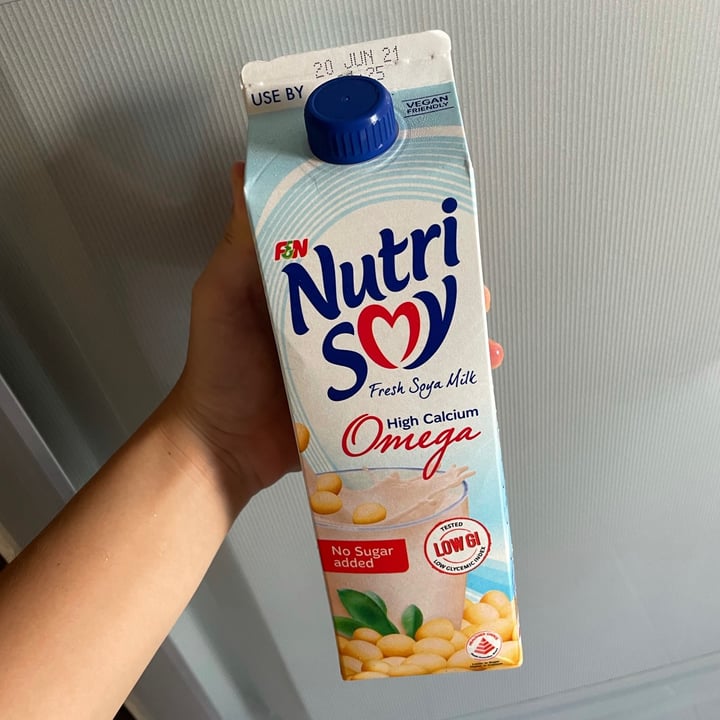 F&N Nutrisoy Fresh Soya Milk High Calcium & Omega No Sugar Added Review ...