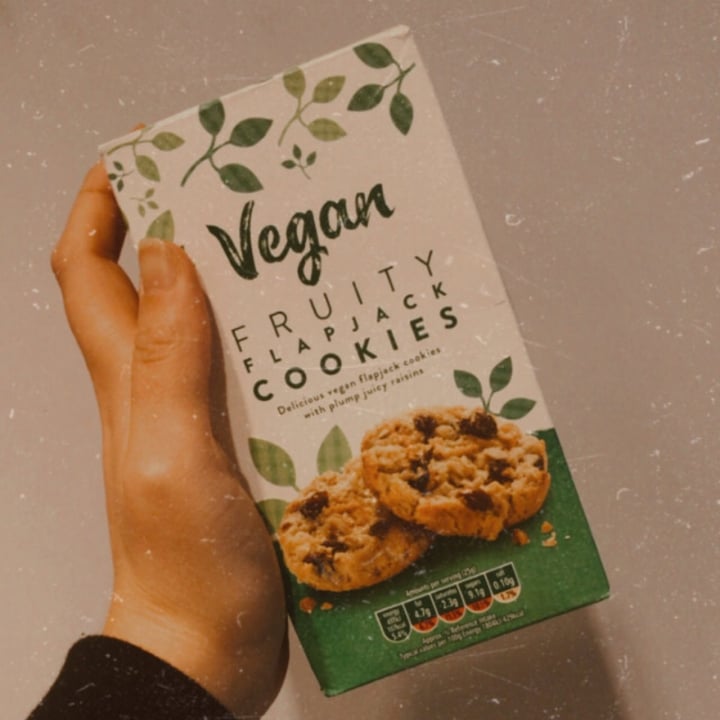 ALDI Vegan Fruity Flapjack Cookies Review | abillion
