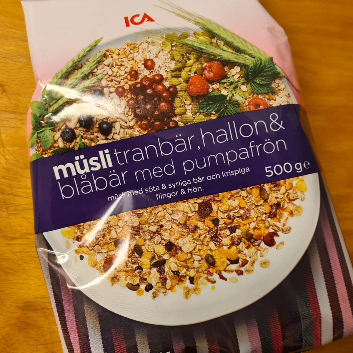 Müsli tranbär, hallon & blåbär med pumpafrön from Inca - Vegan Product ...