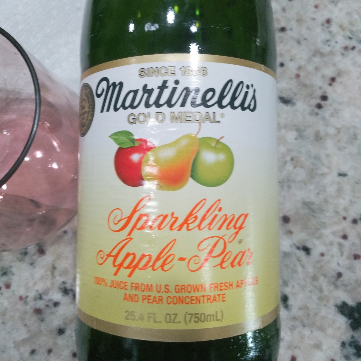 Sparkling Apple-Pear from Martinelli's - Vegan Product Reviews ...