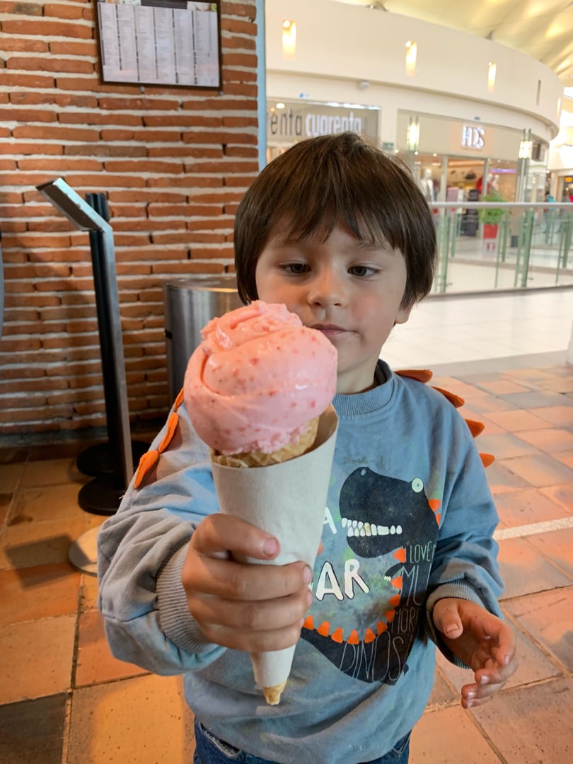 Helado fresa light at Heladeria Crepes And Waffles Bacata, Bogotá ...