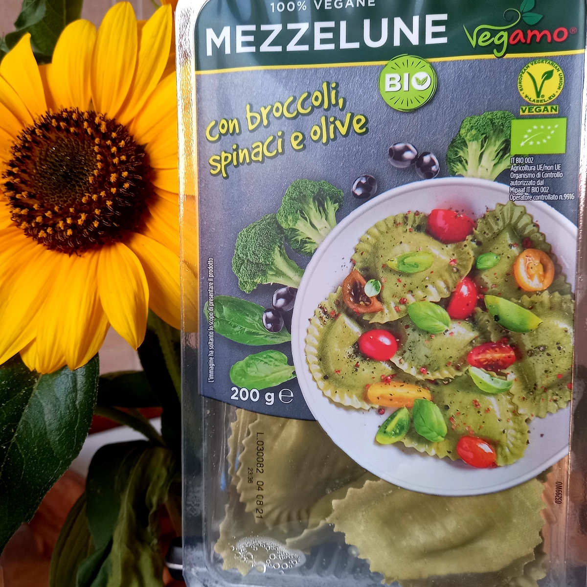 Mezzelune broccoli spinaci e olive from Vegamo - Vegan Product Reviews ...