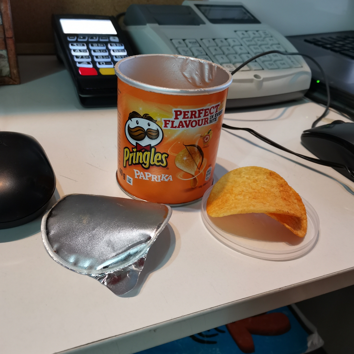 Paprika 40g from Pringles - Vegan Product Reviews & Ratings | abillion