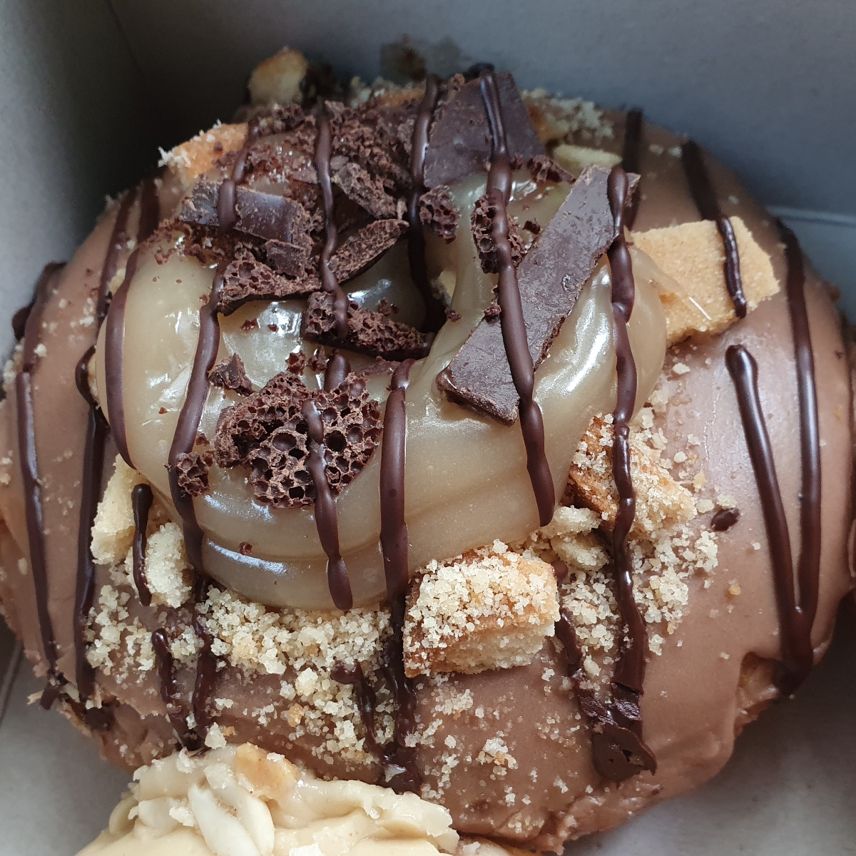 Twix Donut at Grumpy & Runt | Little Deli & Donuts - Review by @aspatat ...