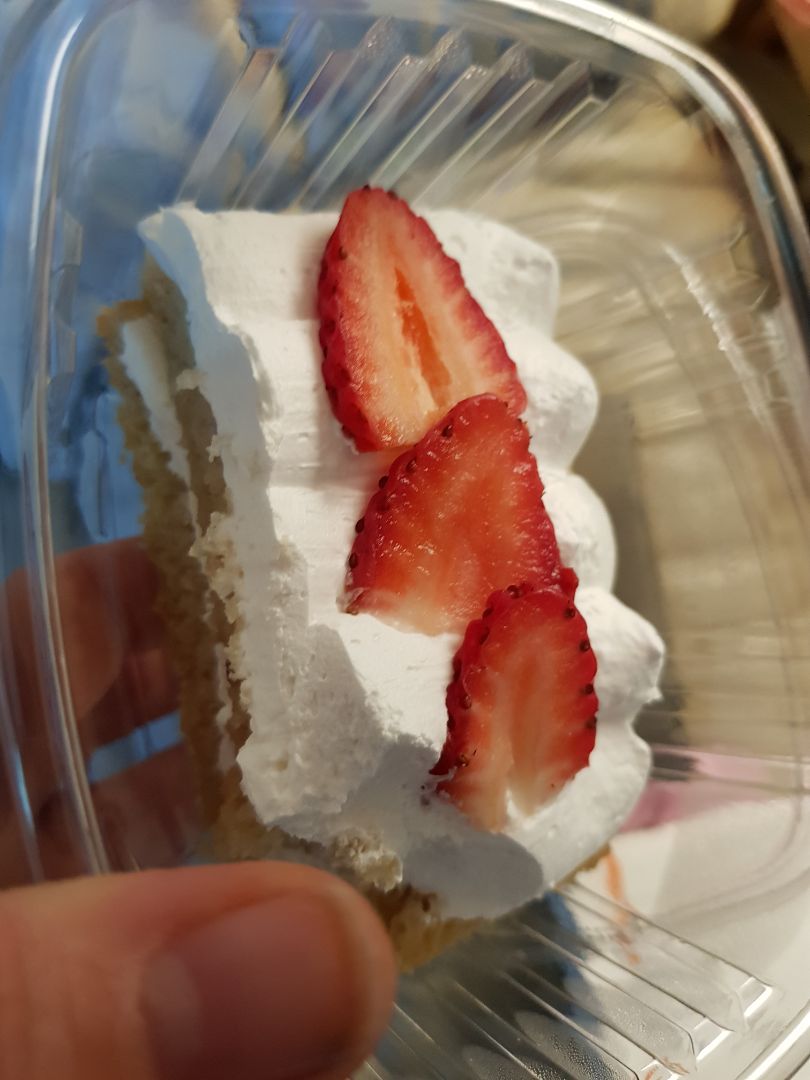 Strawberry Shortcake from Panaderia Cafe Oaxaca - Vegan Product Reviews ...