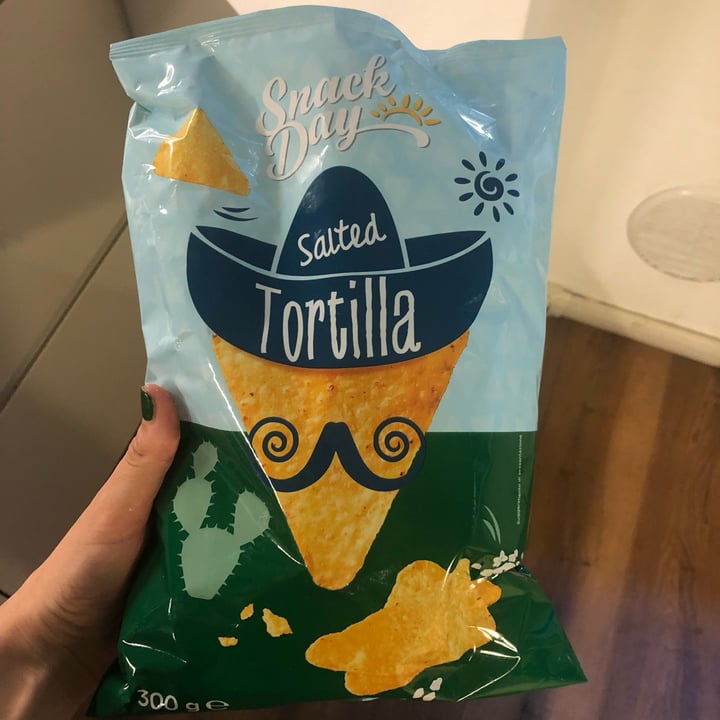 Snack Day Salted tortilla Review | abillion