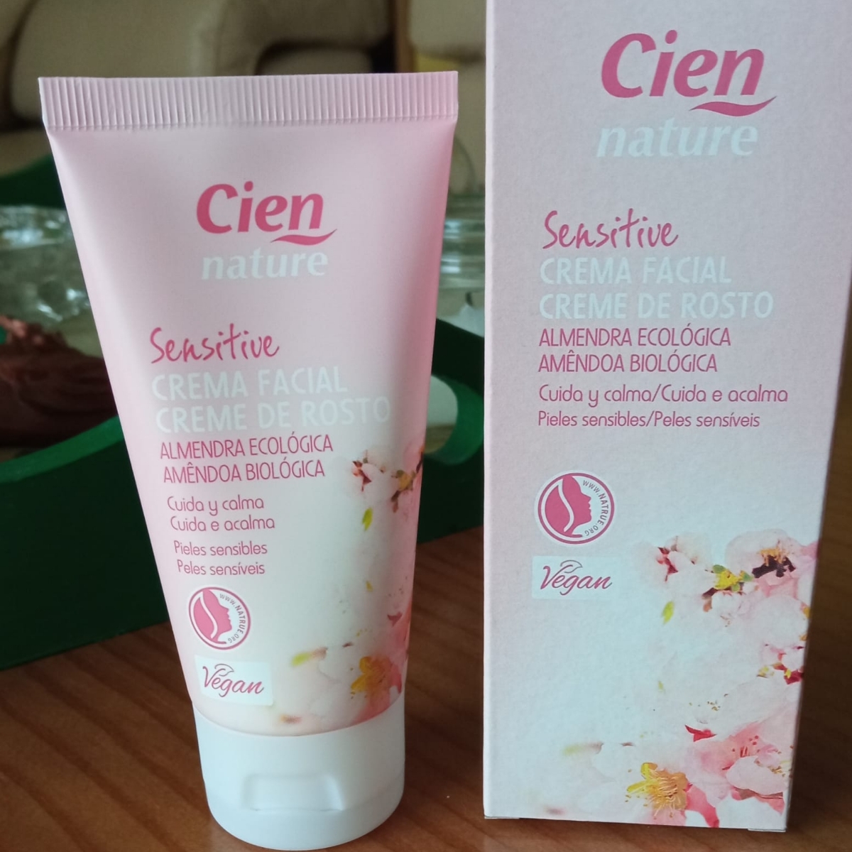 sensitive crema facial de almendra ecológica from Cien - Vegan Product ...