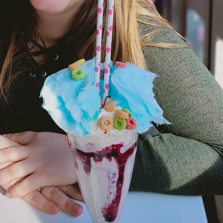 Deer Mama Vegan Mylk & Burger Bar Oud-Zuid, Amsterdam, Netherlands ...