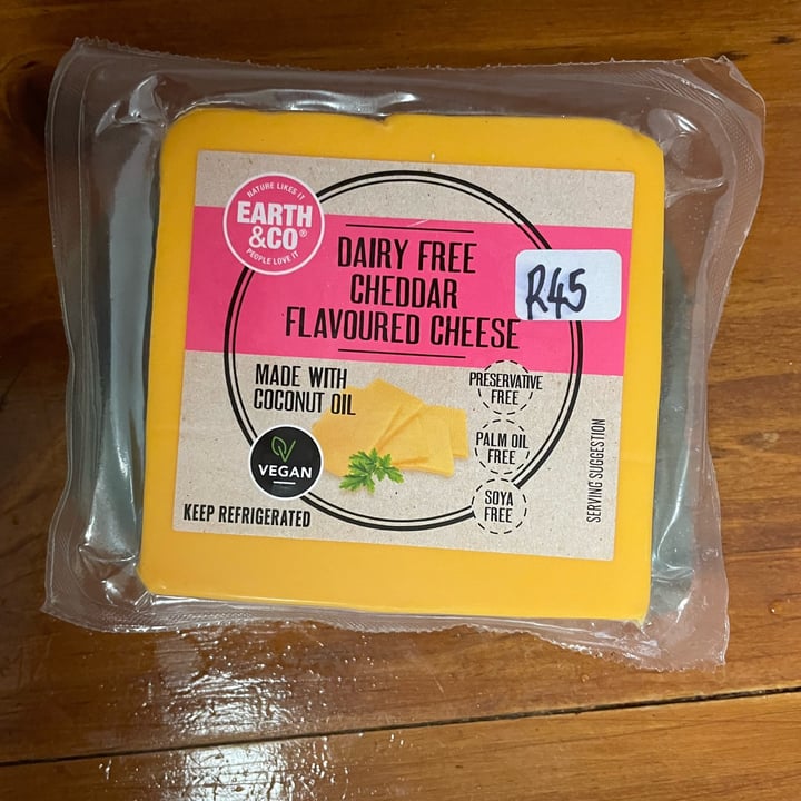Earth & Co Dairy Free cheddar flavoured cheese Review | abillion
