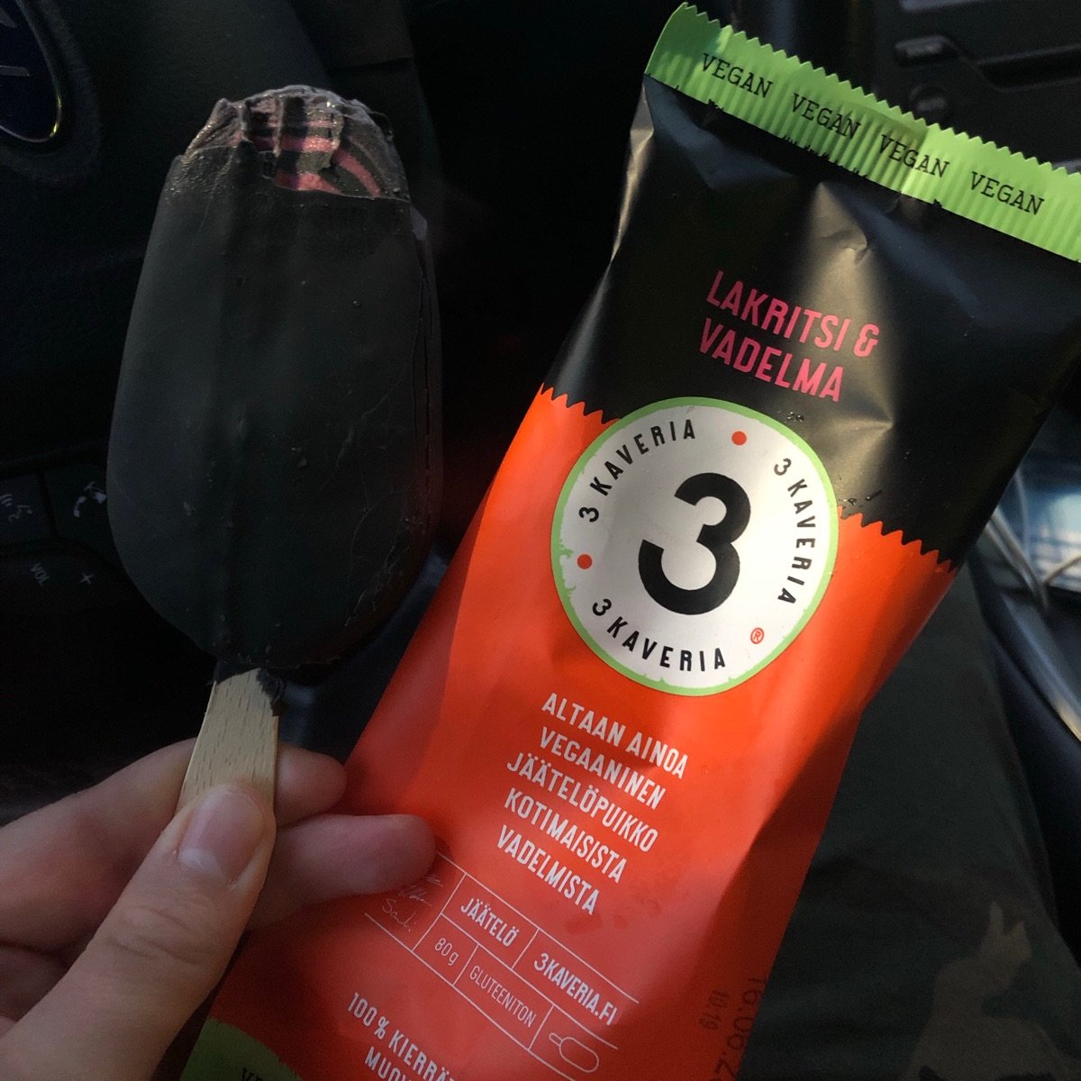 Lakritsi Ja Vadelma Jäätelöpuikko from 3 Kaveria - Vegan Product Reviews & Ratings | abillion