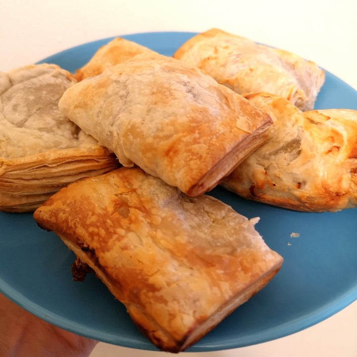 Ashoka Aloo Matar Pastry Puff Review | abillion