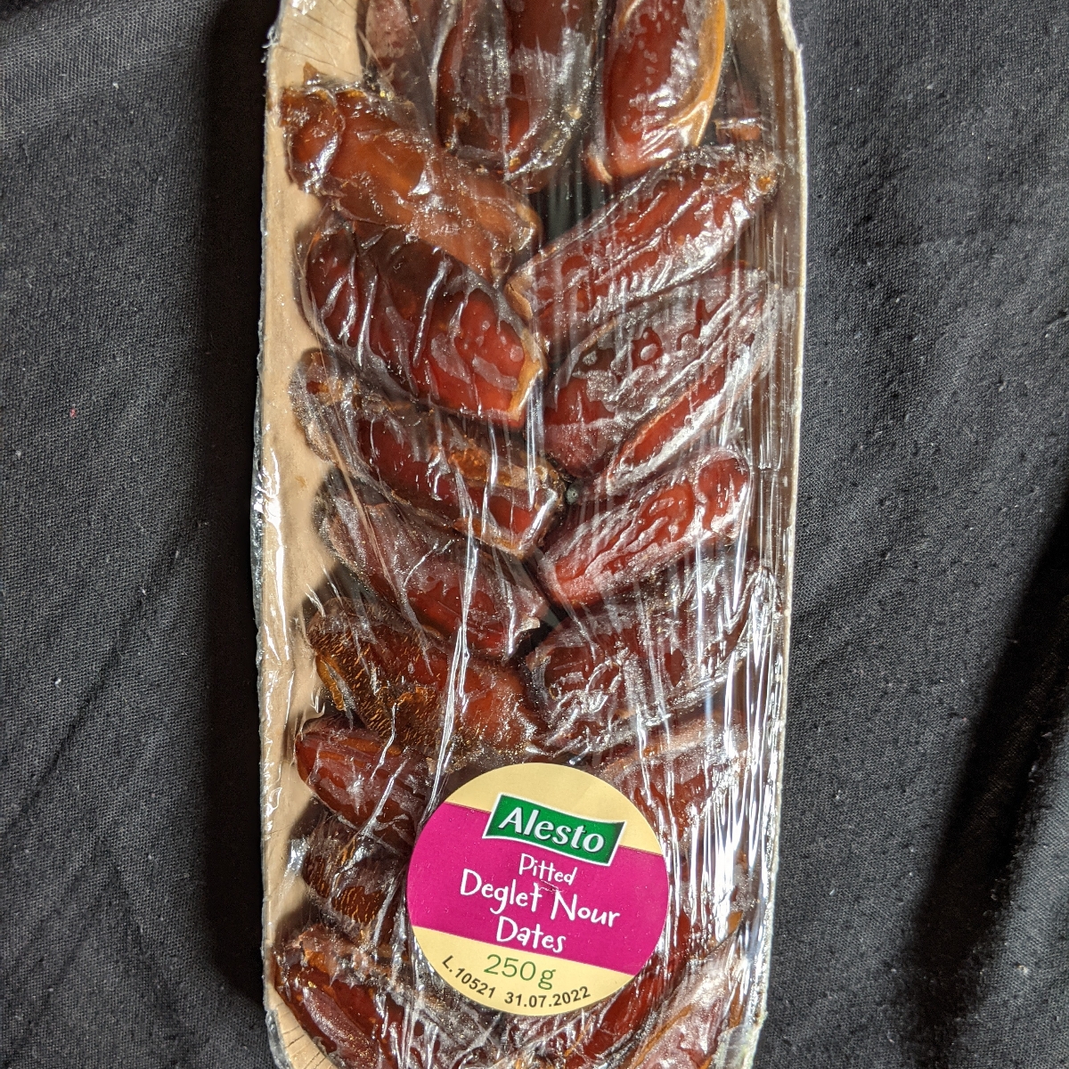 Ditted Deglet Nour Dates from Alesto - Vegan Product Reviews & Ratings ...