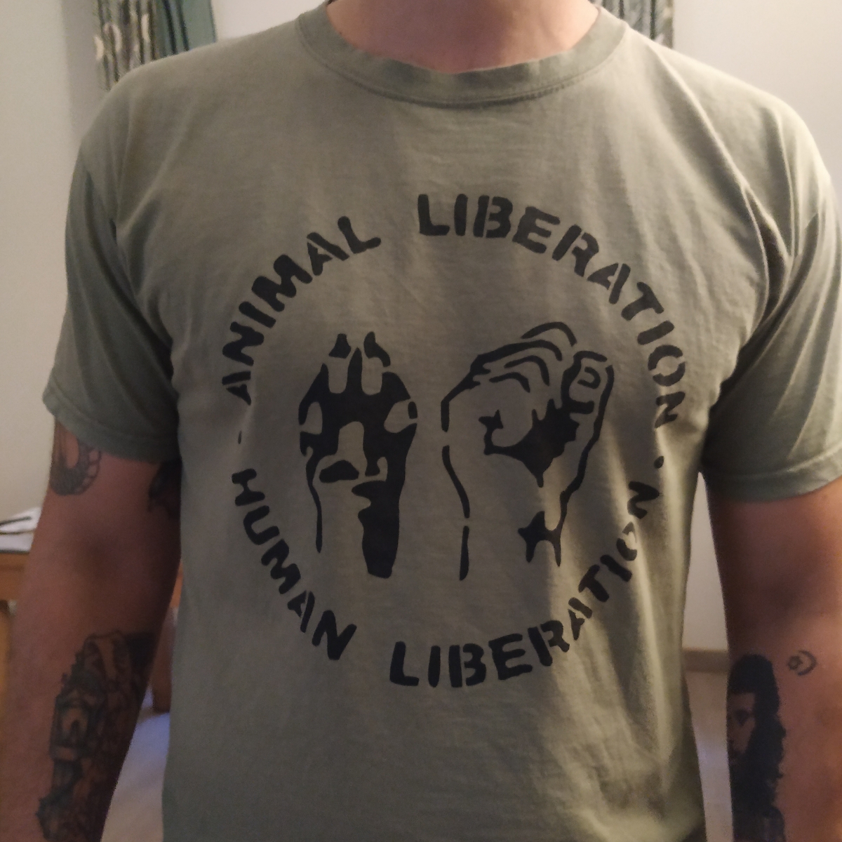 Camiseta kaki Human Animal Liberation from Resistencia vegana - Vegan ...