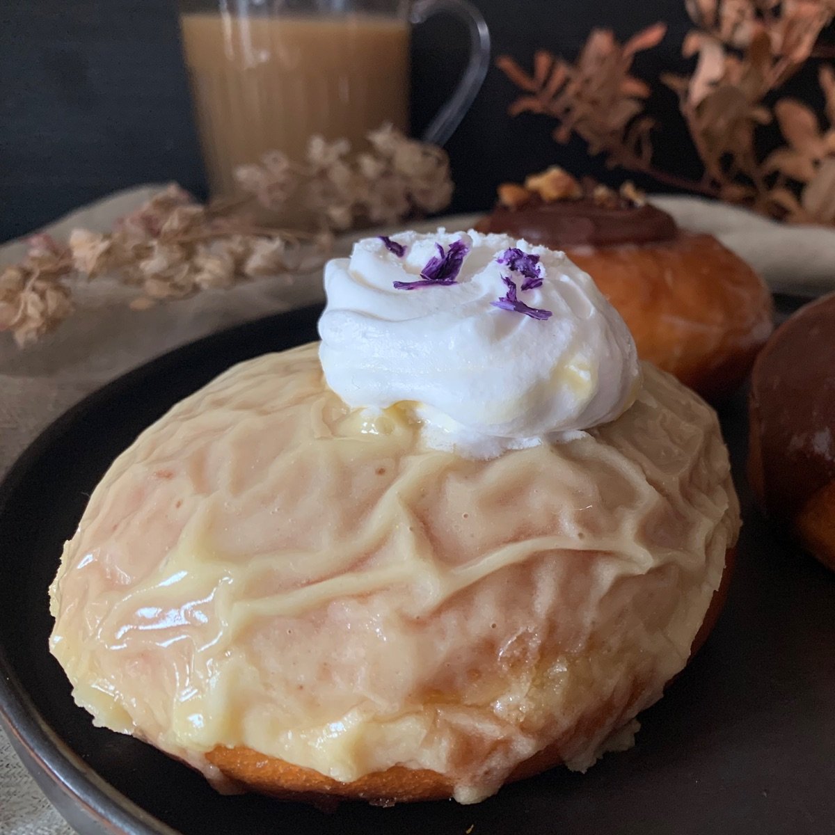 Donut relleno de maracuyá from The hippie Baker - Vegan Product Reviews ...