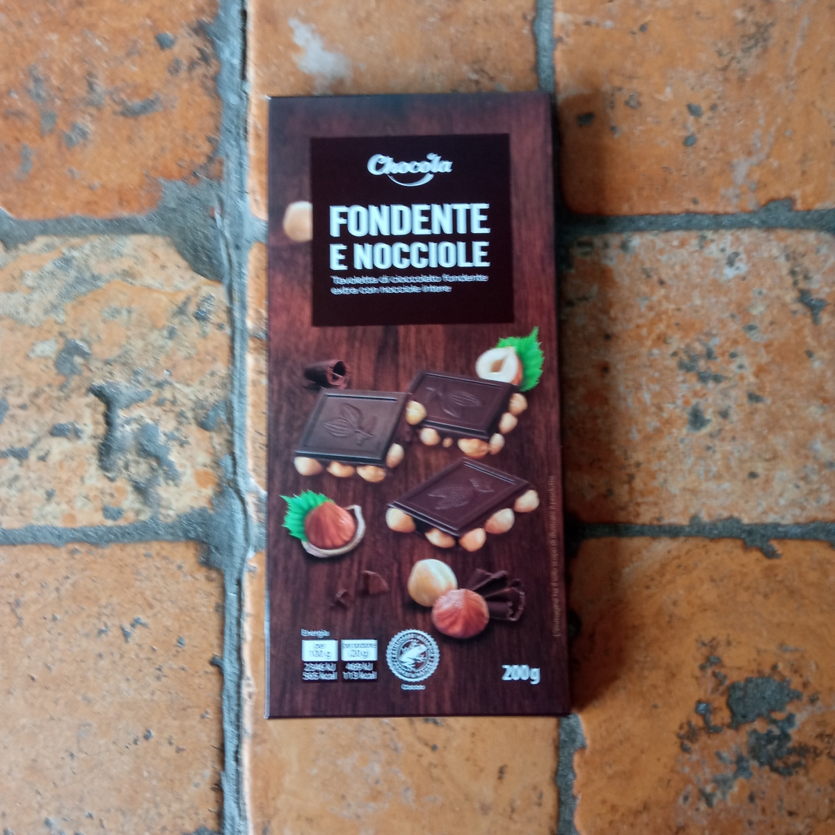 Fondente E Nocciole from Chocóla - Vegan Product Reviews & Ratings ...