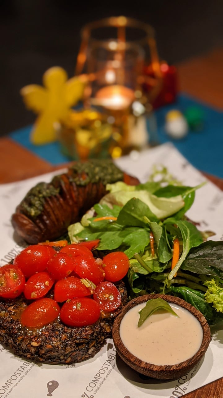 Genius Central Singapore Outram, Singapore Neat Loaf (Christmas 2021 ...