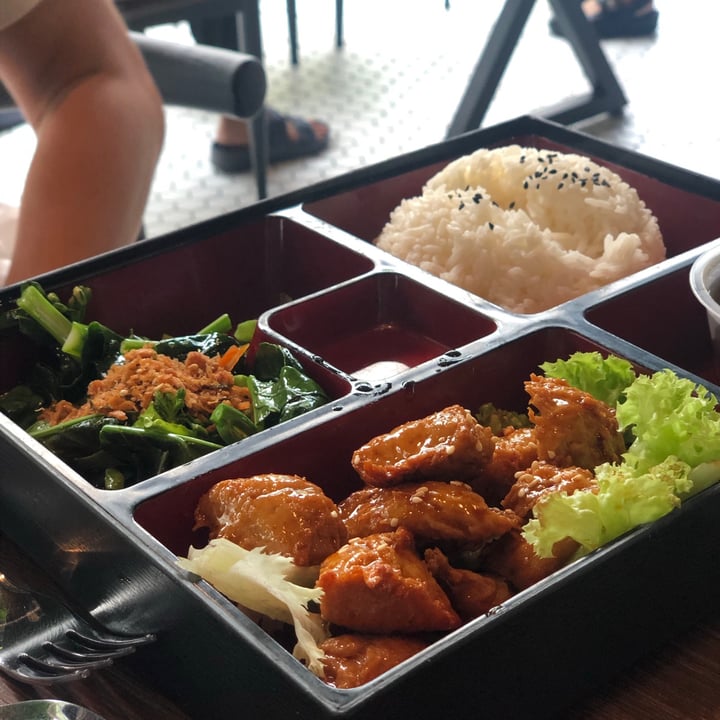 Leaf Corner Toa Payoh, Singapore Sweet Sour Chicken Bento Set Review ...