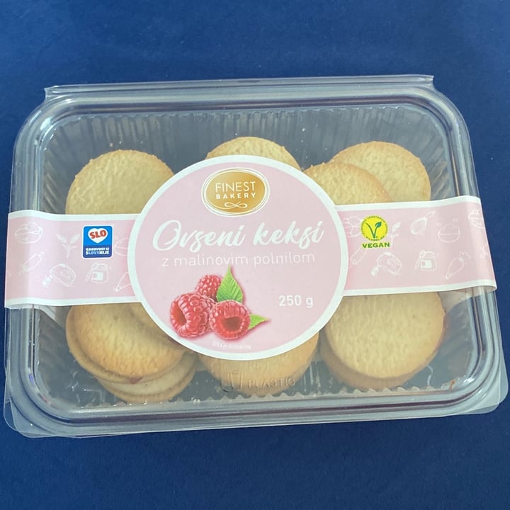 Finest Bakery Ovseni keksi z malinovim polnilom Review | abillion