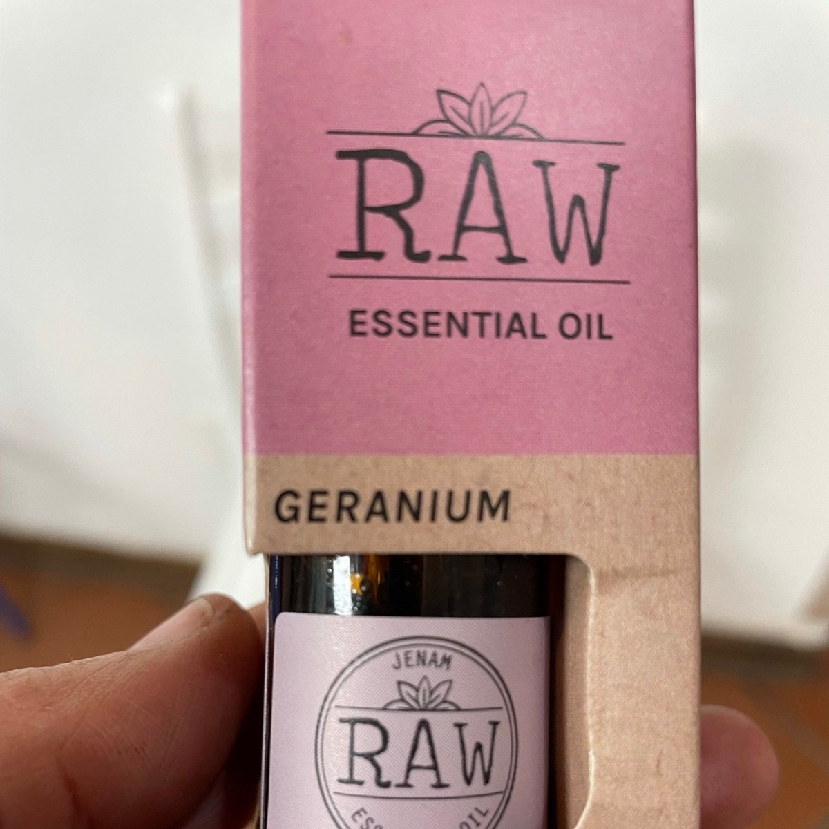 Geranium Oil from Raw - Vegan Product Reviews & Ratings | abillion