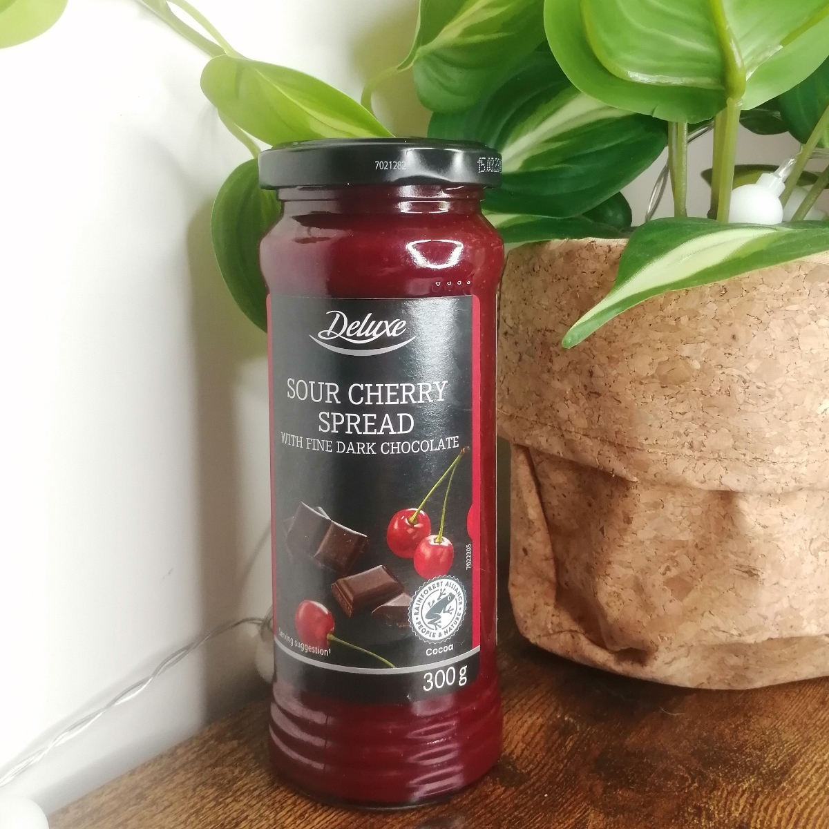 Sour cherry spread from Deluxe - Vegan Product Reviews & Ratings | abillion