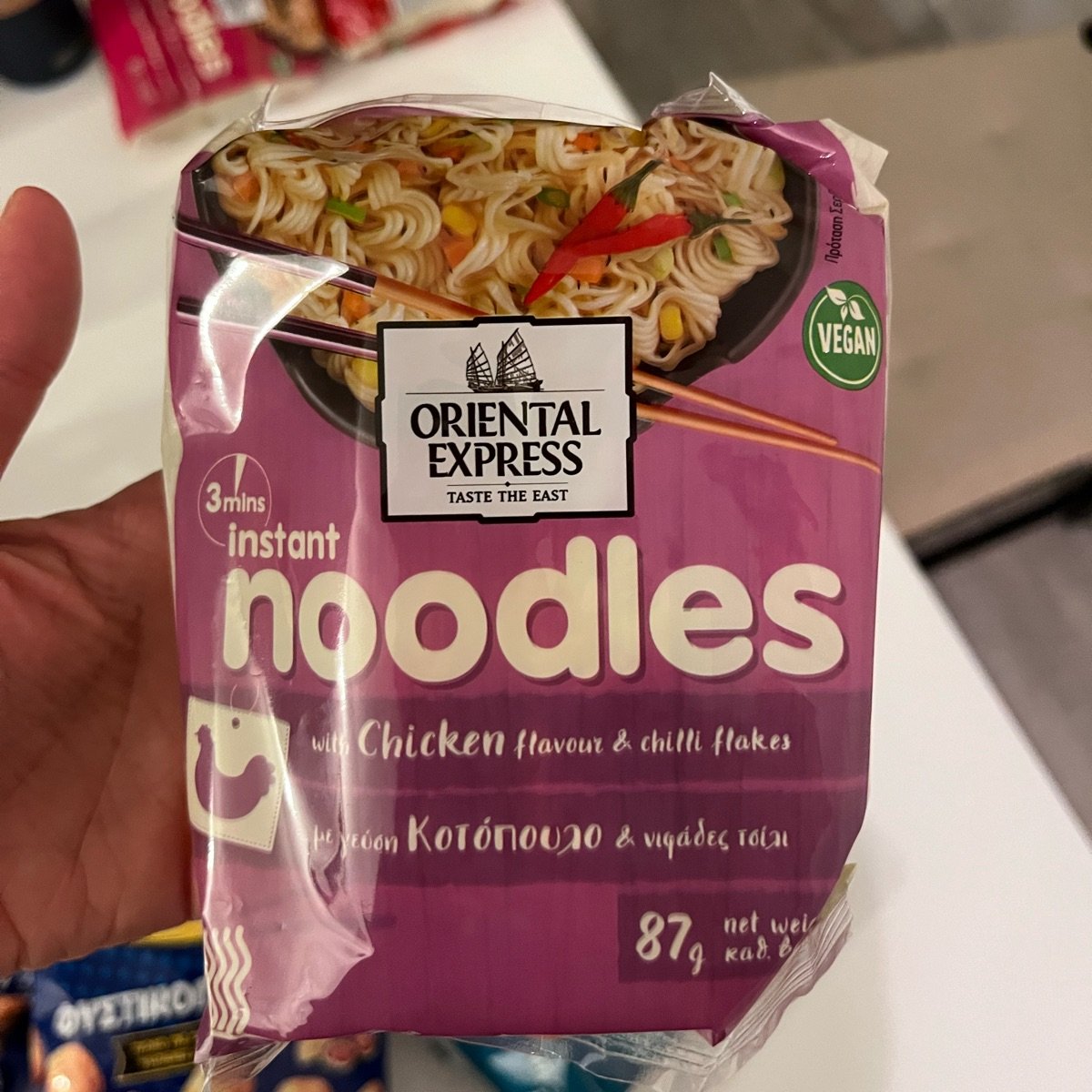 Instant noodles chicken Flavour from Oriental Express - Vegan Product ...